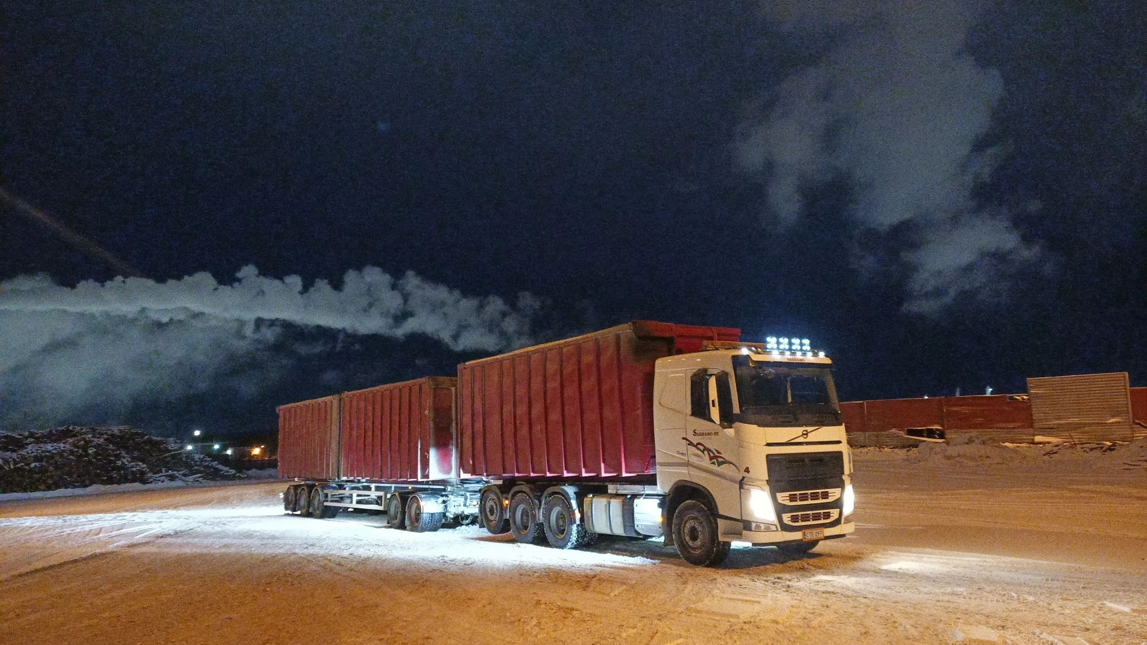 Kuljetus ja logistiikka - Koneurakointi Sauramo